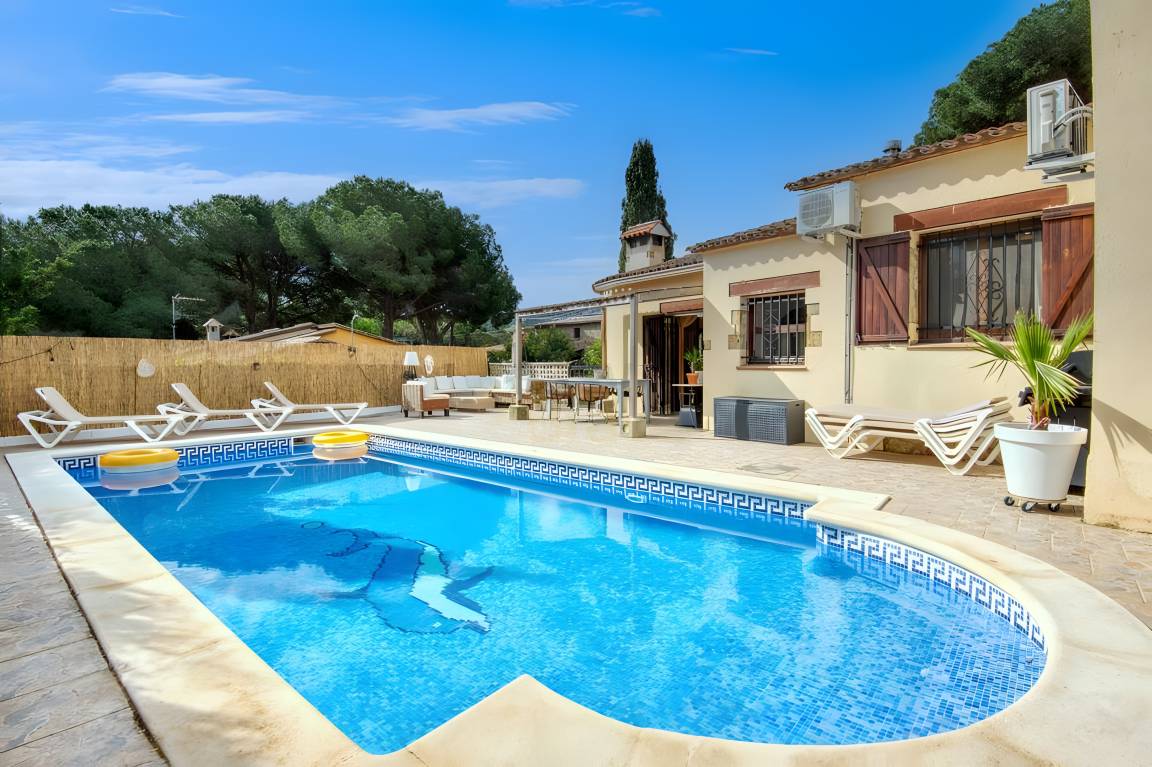 120 M² Villa ∙ 4 Schlafzimmer ∙ 8 Gäste - Castell-Platja d'Aro