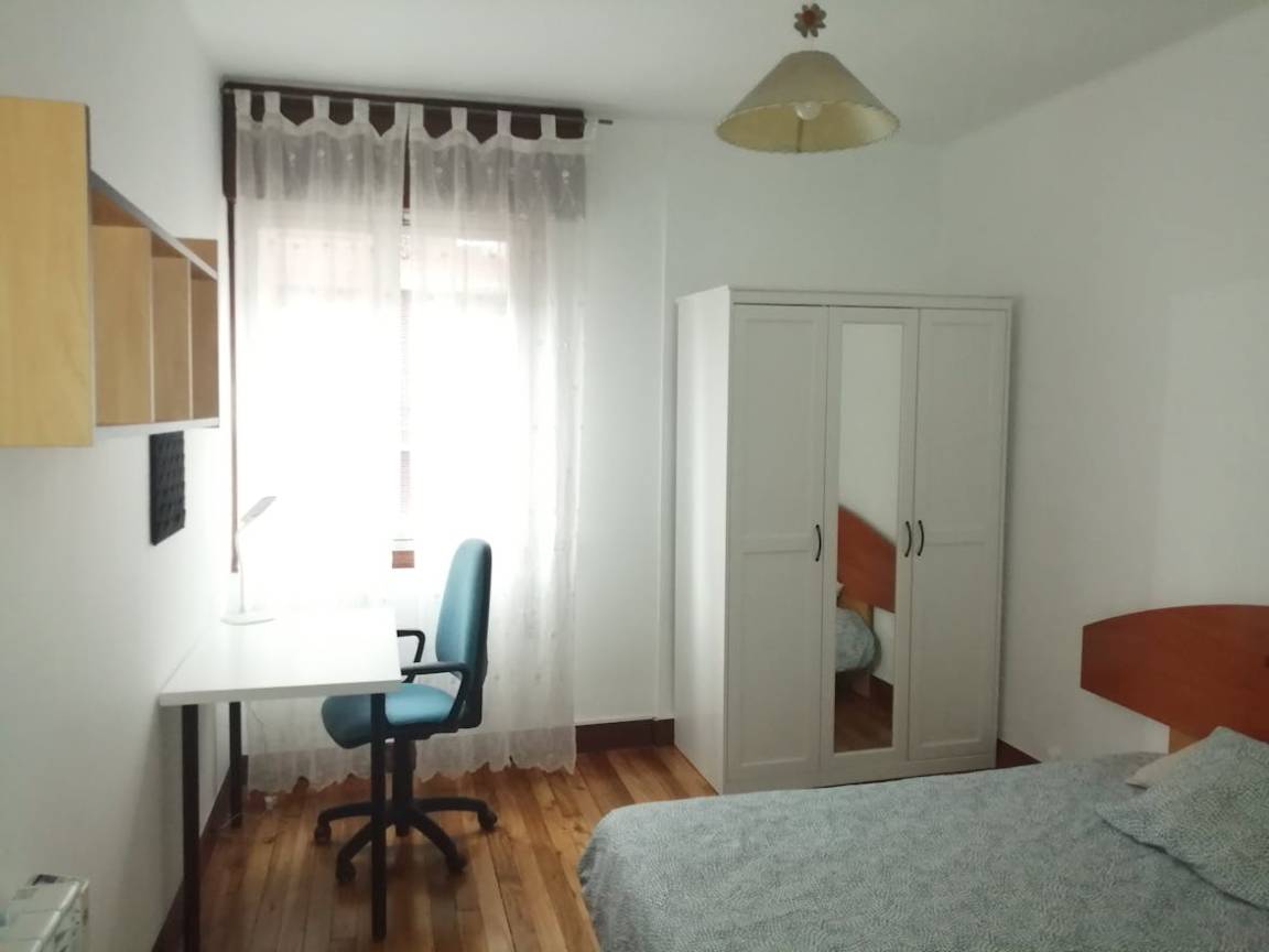 80 M² Habitación Privada ∙ 1 Habitación ∙ 3 Huéspedes - Laudio