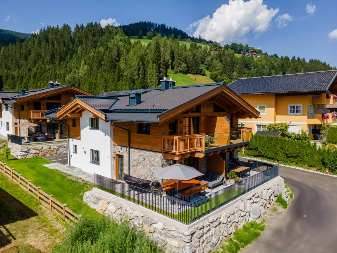 160 M² Chalet ∙ 4 Bedrooms ∙ 10 Guests - Wagrain