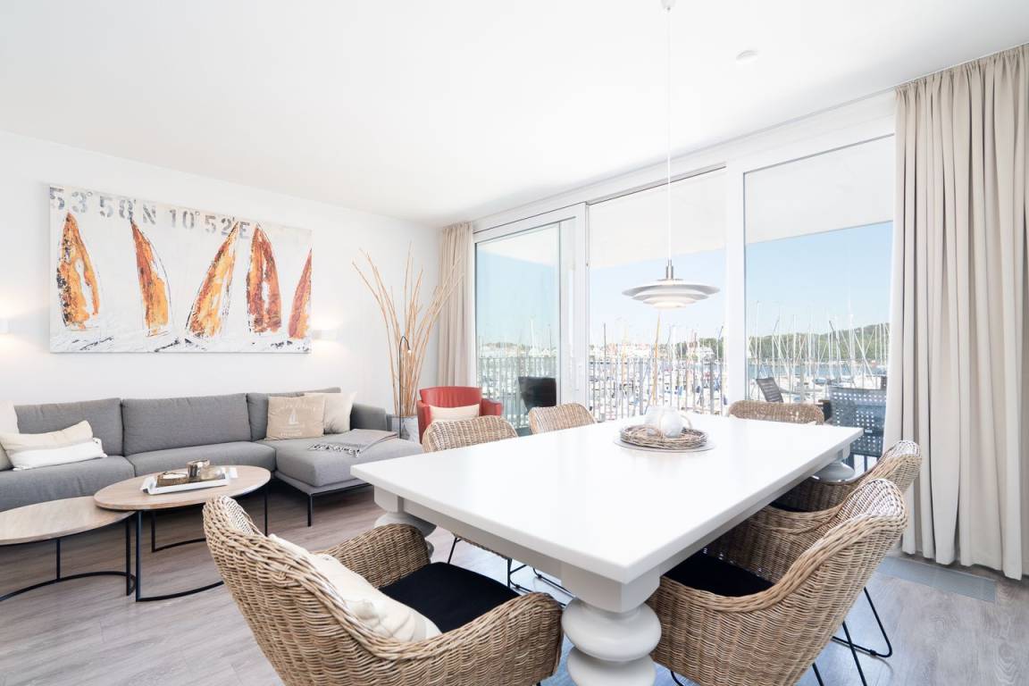 82 M² Apartment ∙ 2 Bedrooms ∙ 4 Guests - Lübeck