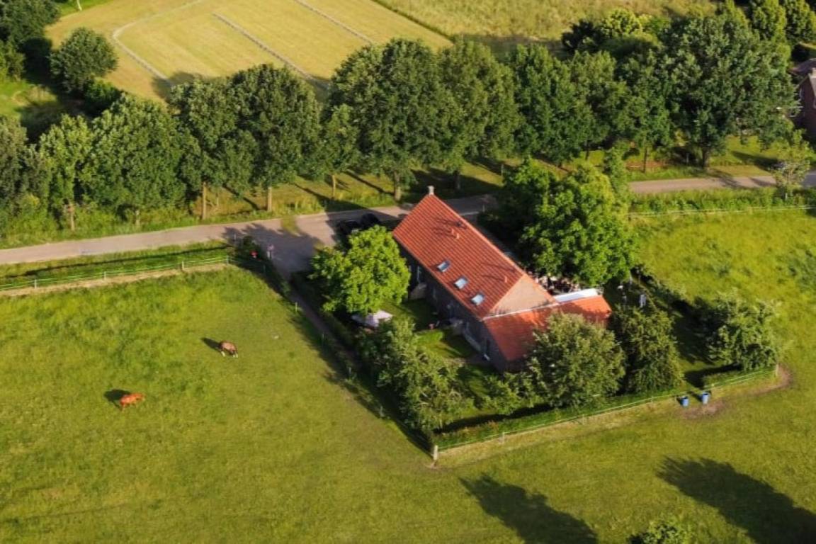 400 M² House ∙ 3 Bedrooms ∙ 6 Guests - Roermond