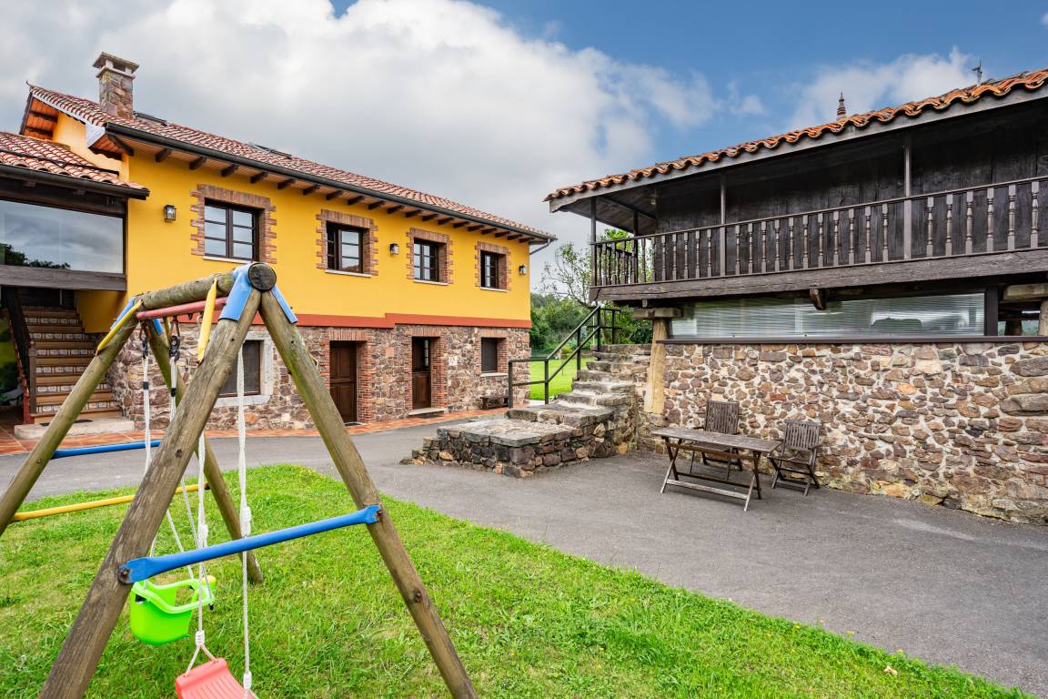 150 M² Casa Rural ∙ 3 Habitaciones ∙ 6 Huéspedes - Avilés