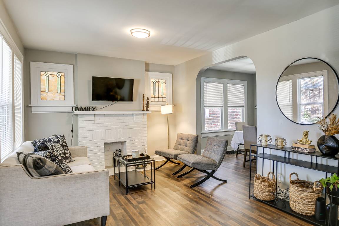 93 M² House ∙ 2 Bedrooms ∙ 5 Guests - University City, MO