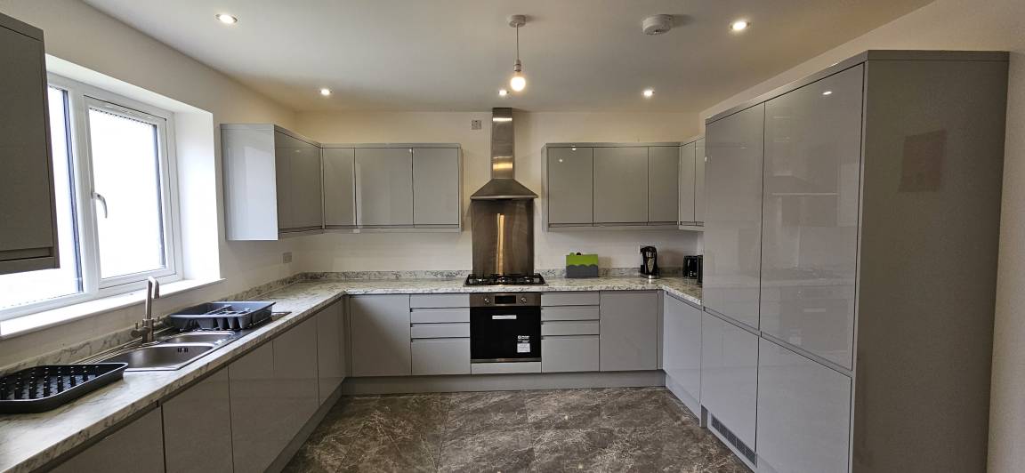 55 M² House ∙ 4 Bedrooms ∙ 8 Guests - Stoke-on-Trent