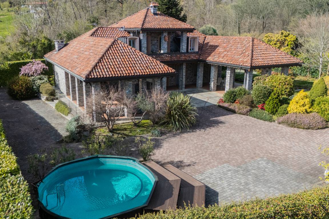 250 M² Villa ∙ 4 Makuuhuonetta ∙ 8 Vierasta - Verbania