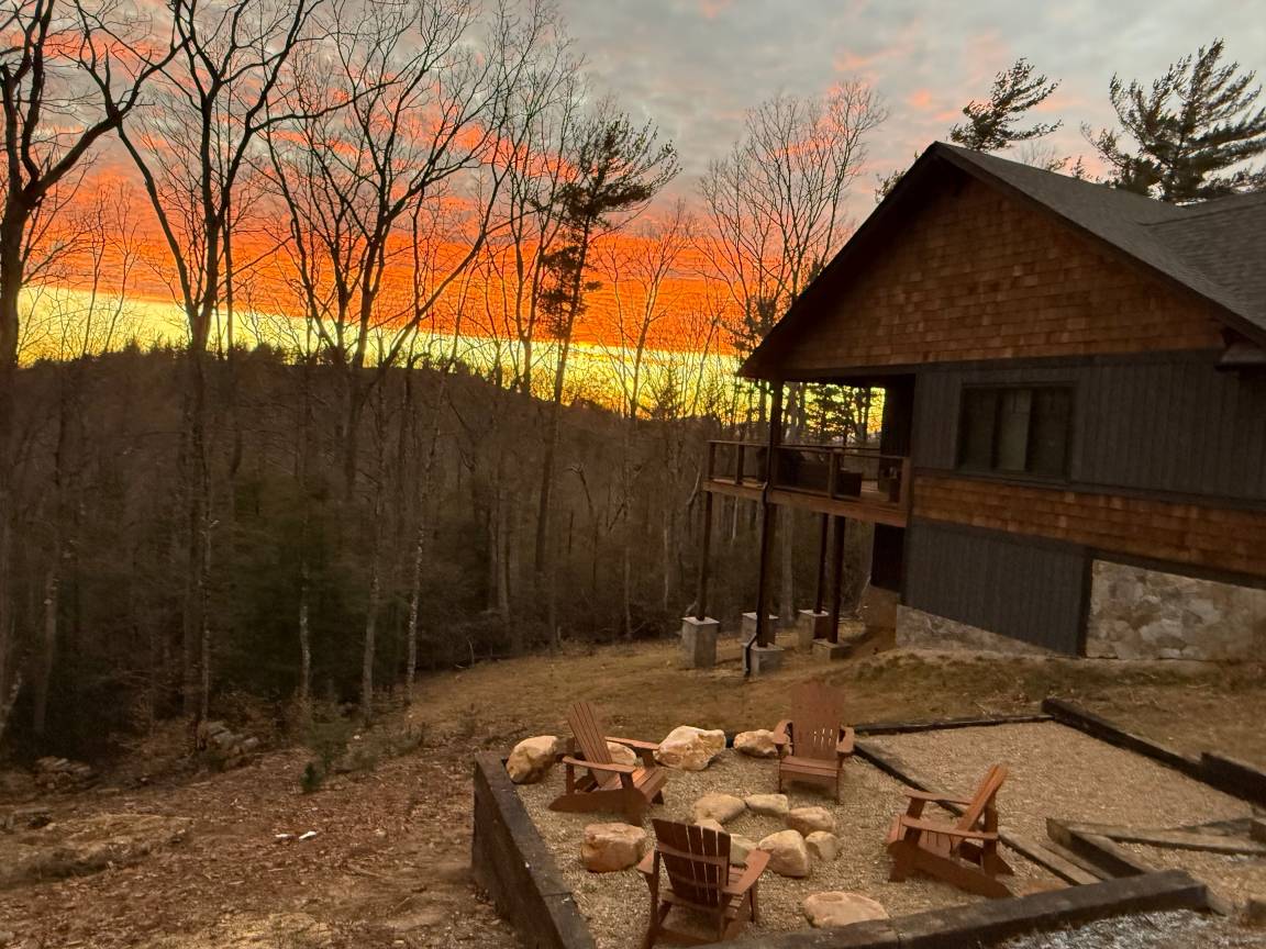 Cabin ∙ 3 Bedrooms ∙ 12 Guests - Roan Mountain, TN