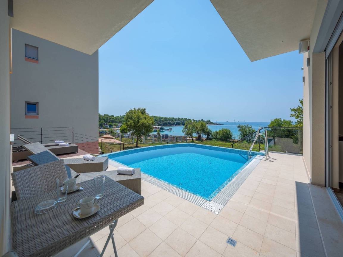 250 M² Casa ∙ 5 Habitaciones ∙ 6 Huéspedes - Pula