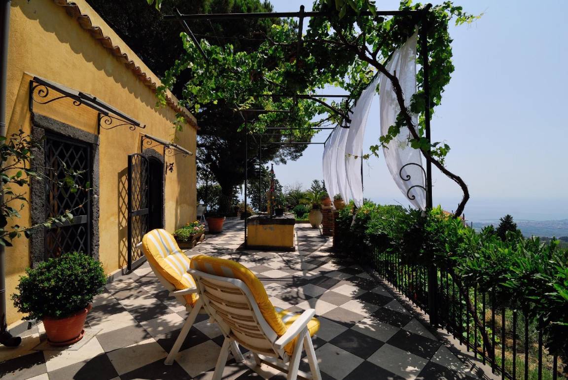 130 M² House ∙ 2 Bedrooms ∙ 6 Guests - Milo