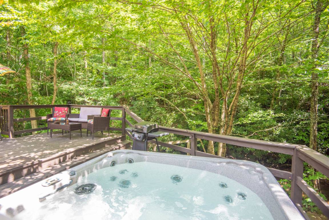 Cabin ∙ 2 Bedrooms ∙ 6 Guests - West Jefferson, NC