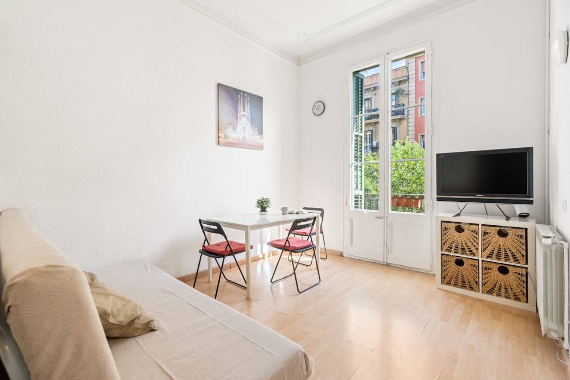 120 M² Apartamento ∙ 5 Habitaciones ∙ 7 Huéspedes - Barcelona