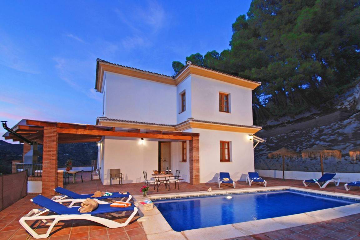 170 M² Huis ∙ 4 Slaapkamers ∙ 10 Gasten - Comares