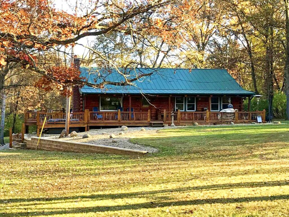 House ∙ 5 Bedrooms ∙ 10 Guests - Mount Zion, IL