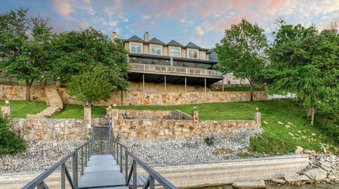 Apartment ∙ 7 Bedrooms ∙ 12 Guests - Runaway Bay, TX