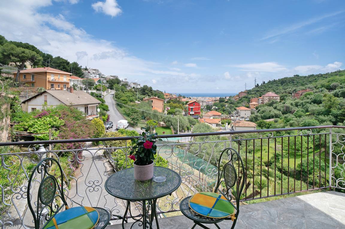 70 M² Ferienwohnung ∙ 2 Schlafzimmer ∙ 5 Gäste - Alassio