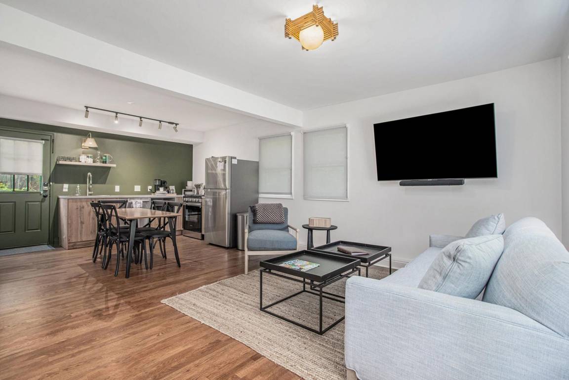 70 M² Apartment ∙ 2 Bedrooms ∙ 7 Guests - New Buffalo, MI