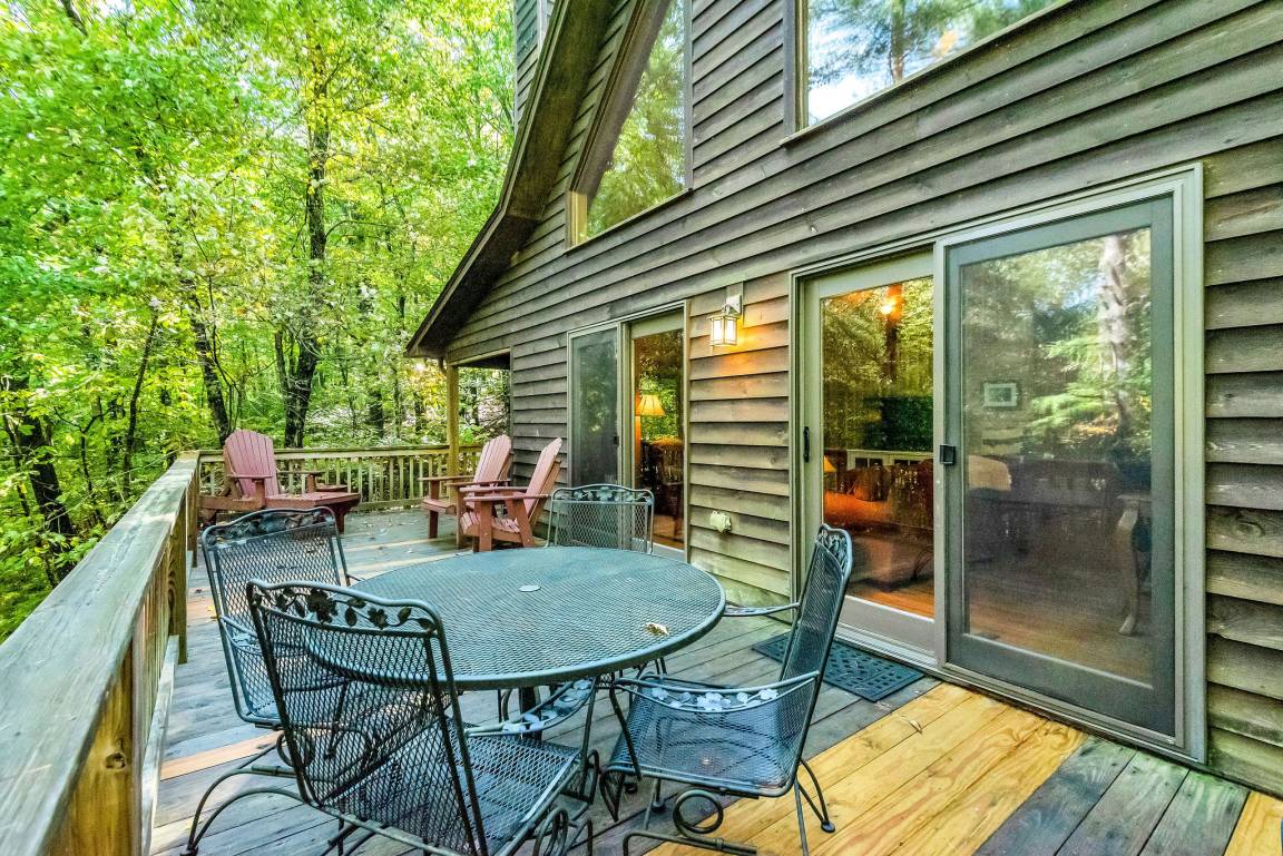 Cabin ∙ 3 Bedrooms ∙ 10 Guests - West Jefferson, NC
