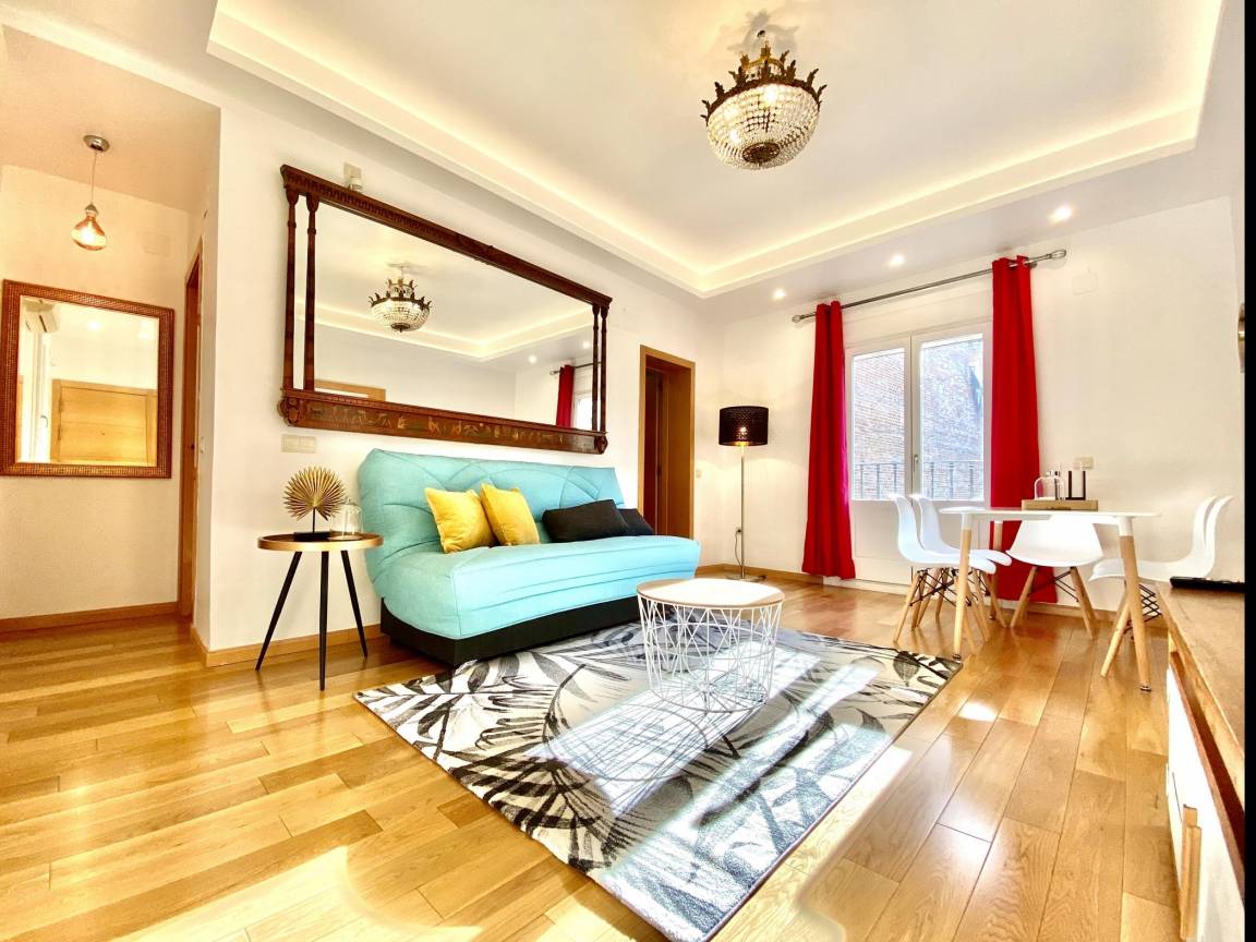 70 M² Apartment ∙ 2 Bedrooms ∙ 6 Guests - Coliseum Alfonso Pérez