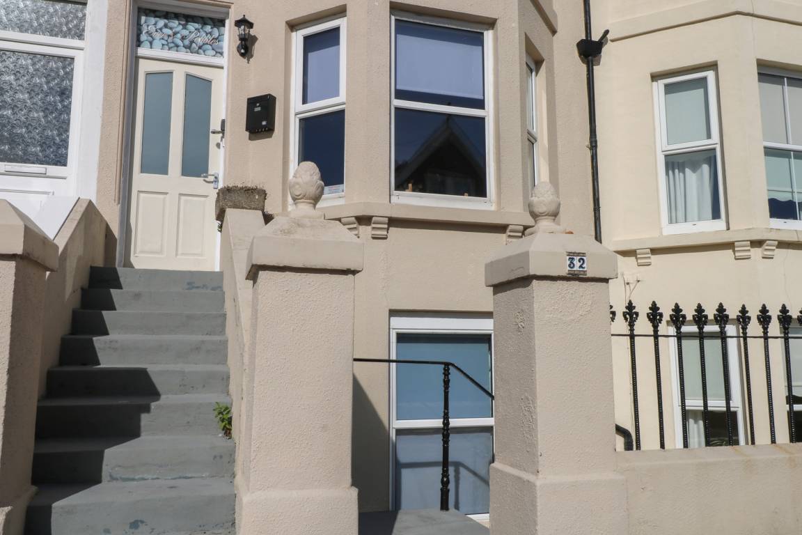 Cottage ∙ 2 Bedrooms ∙ 4 Guests - Eastbourne