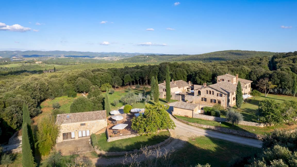 480 M² Villa ∙ 16 Bedrooms ∙ 32 Guests - Monteriggioni