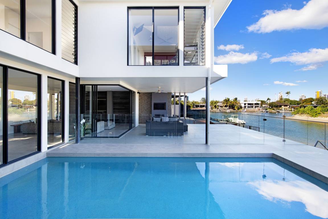 355 M² House ∙ 5 Bedrooms ∙ 14 Guests - Surfers Paradise