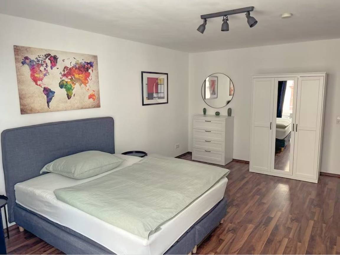 70 M² Private Room ∙ 1 Bedroom ∙ 1 Guest - Frankfurt