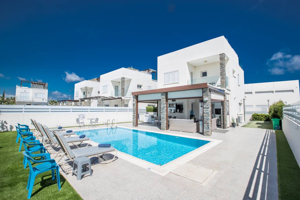 150 M² Villa ∙ 4 Slaapkamers ∙ 8 Gasten - Protaras
