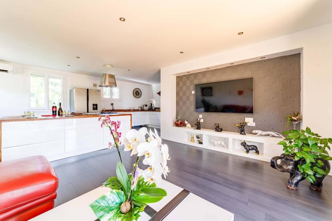 110 M² Apartment ∙ 2 Bedrooms ∙ 4 Guests - Draguignan