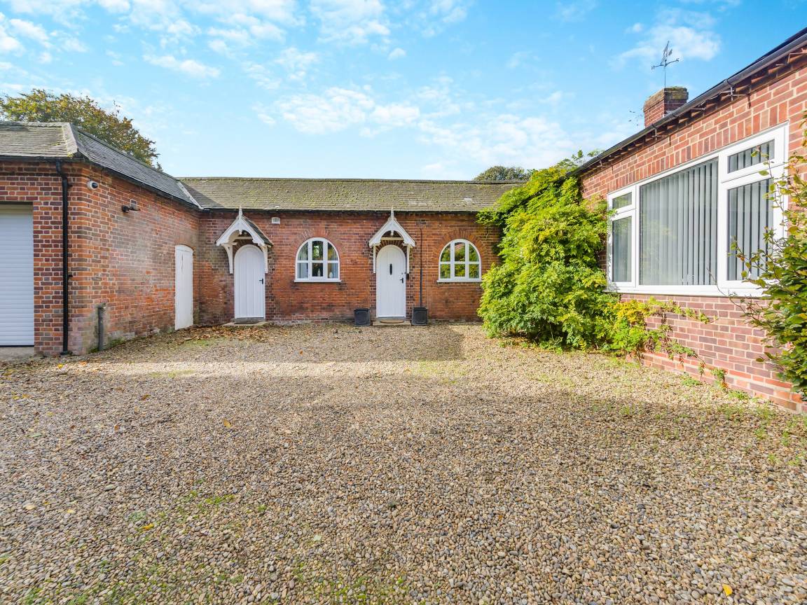 Cottage ∙ 3 Bedrooms ∙ 6 Guests - Horning