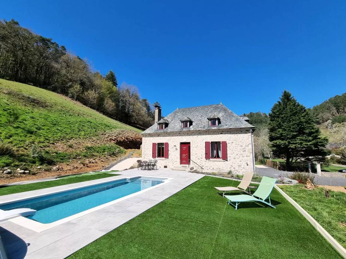 190 M² Maison De Vacances ∙ 5 Chambres ∙ 9 Personnes - Sainte-Fortunade