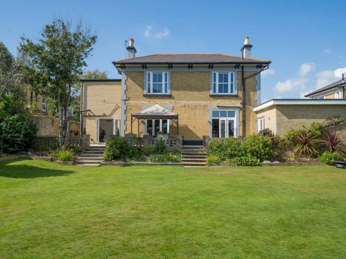 Cottage ∙ 5 Bedrooms ∙ 10 Guests - Shanklin