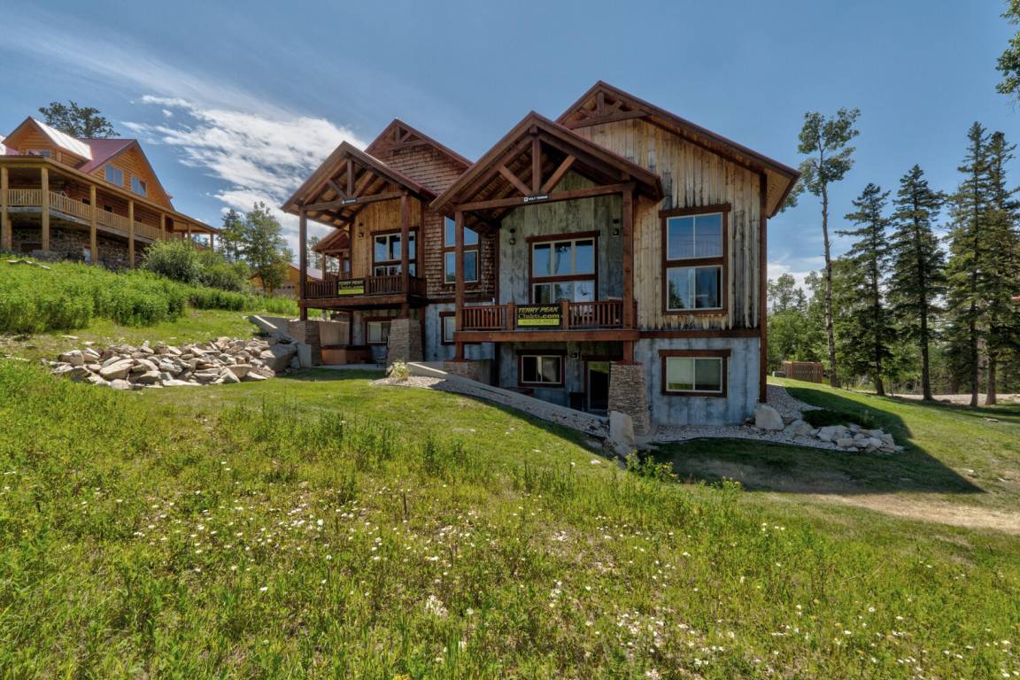 185 M² House ∙ 6 Bedrooms ∙ 16 Guests - Deadwood, SD