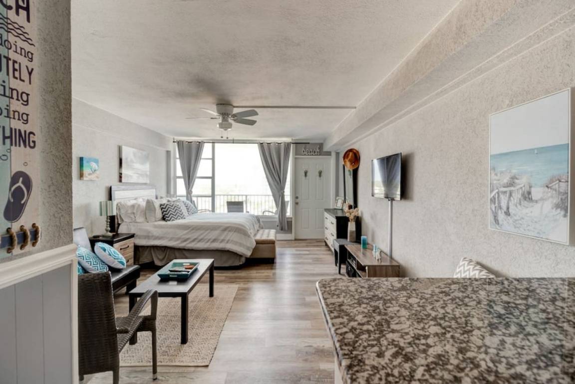 Apartment ∙ 1 Bedroom ∙ 4 Guests - Daytona Beach, FL