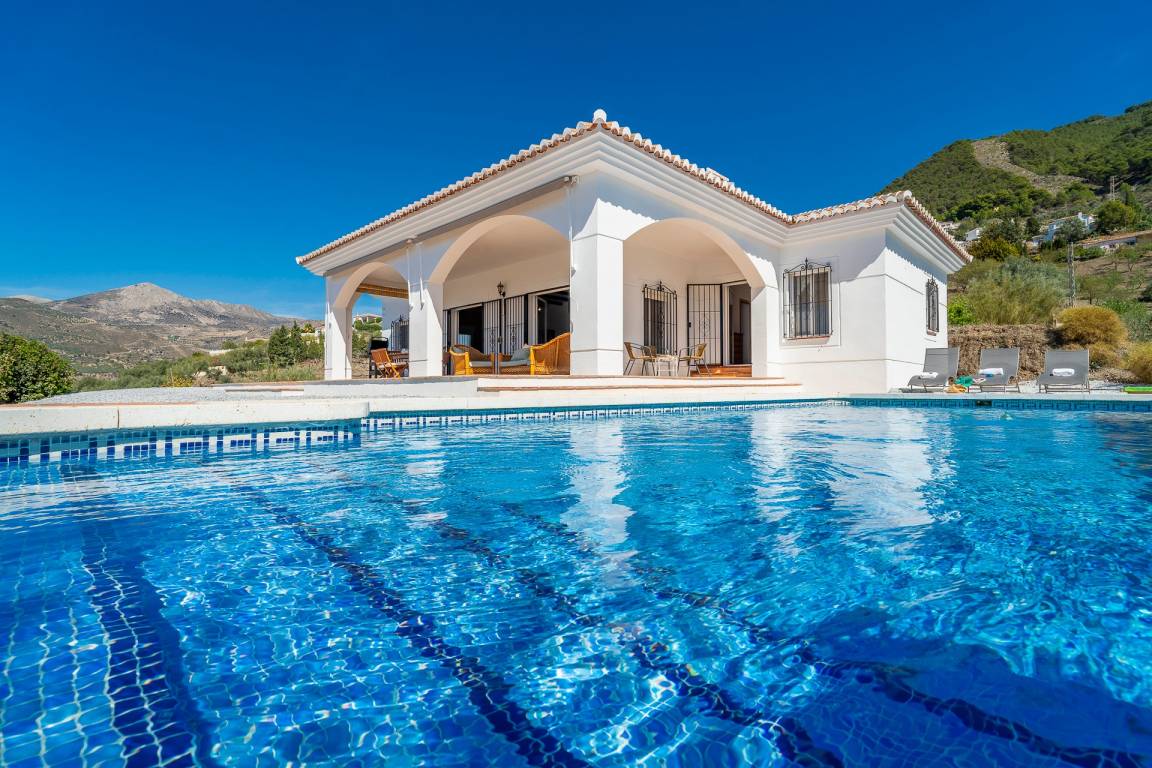 180 M² Villa ∙ 3 Slaapkamers ∙ 6 Gasten - Alcaucín