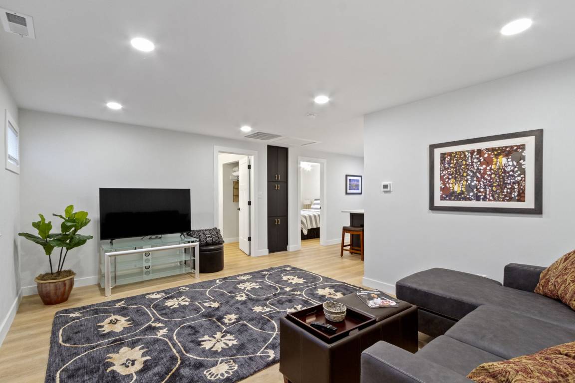 88 M² House ∙ 2 Bedrooms ∙ 4 Guests - Carmel, IN