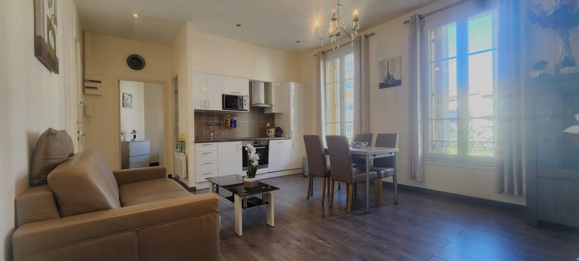 75 M² Apartment ∙ 3 Bedrooms ∙ 7 Guests - Antibes