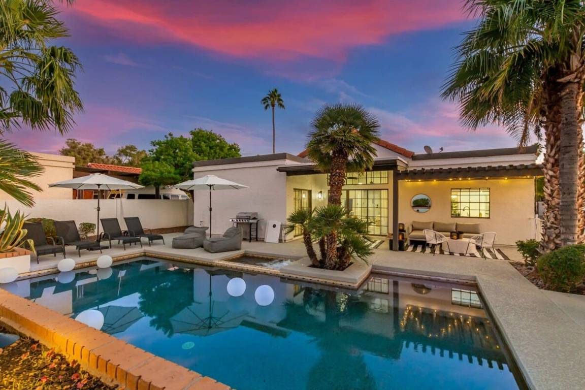 Apartment ∙ 4 Bedrooms ∙ 8 Guests - Phoenix, AZ