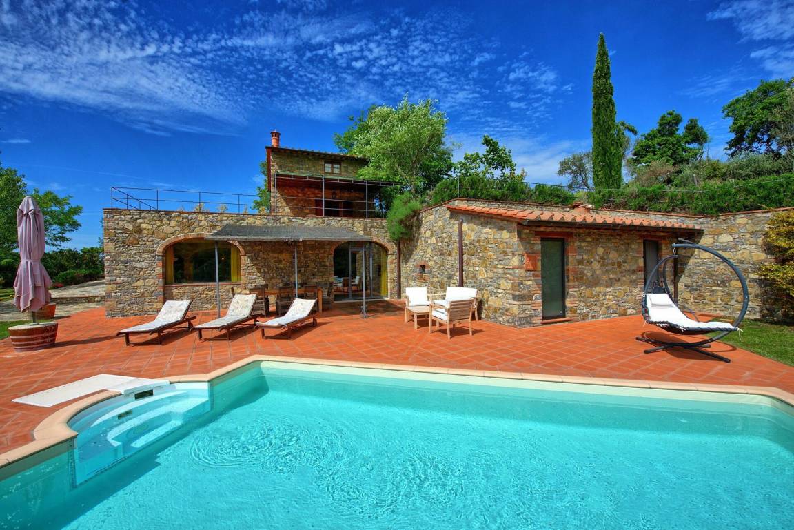 240 M² Villa ∙ 4 Bedrooms ∙ 8 Guests - Radda in Chianti