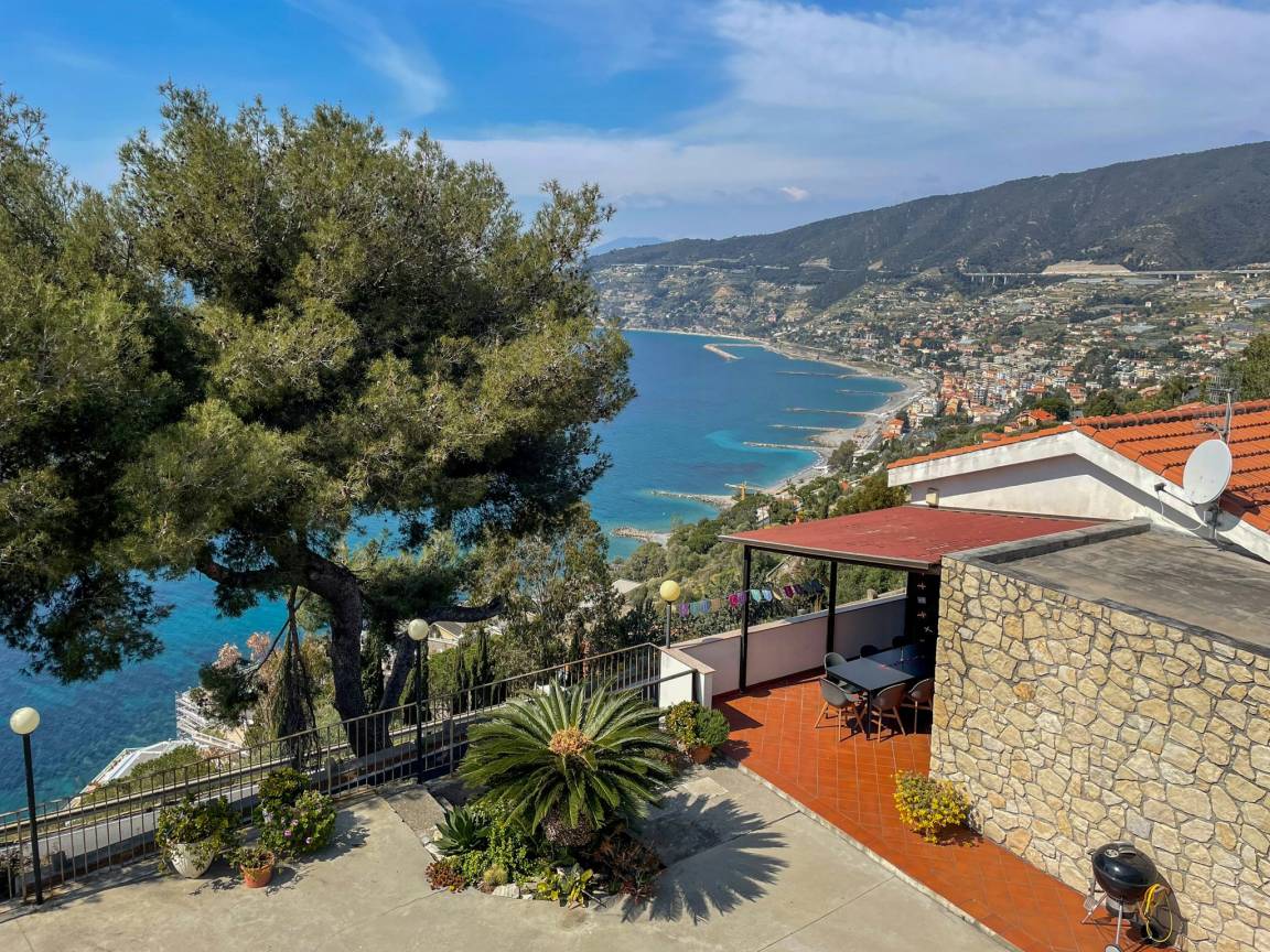 90 M² Ferienhaus ∙ 2 Schlafzimmer ∙ 6 Gäste - Sanremo