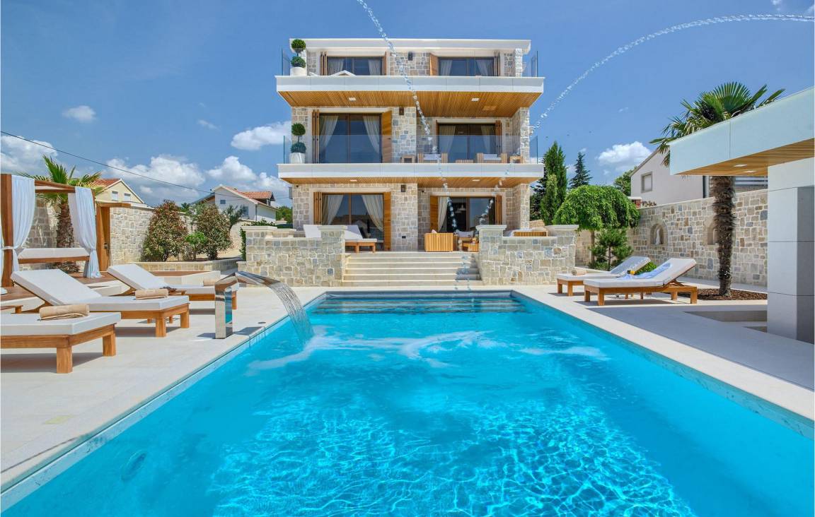 400 M² House ∙ 5 Bedrooms ∙ 10 Guests - Biograd na Moru