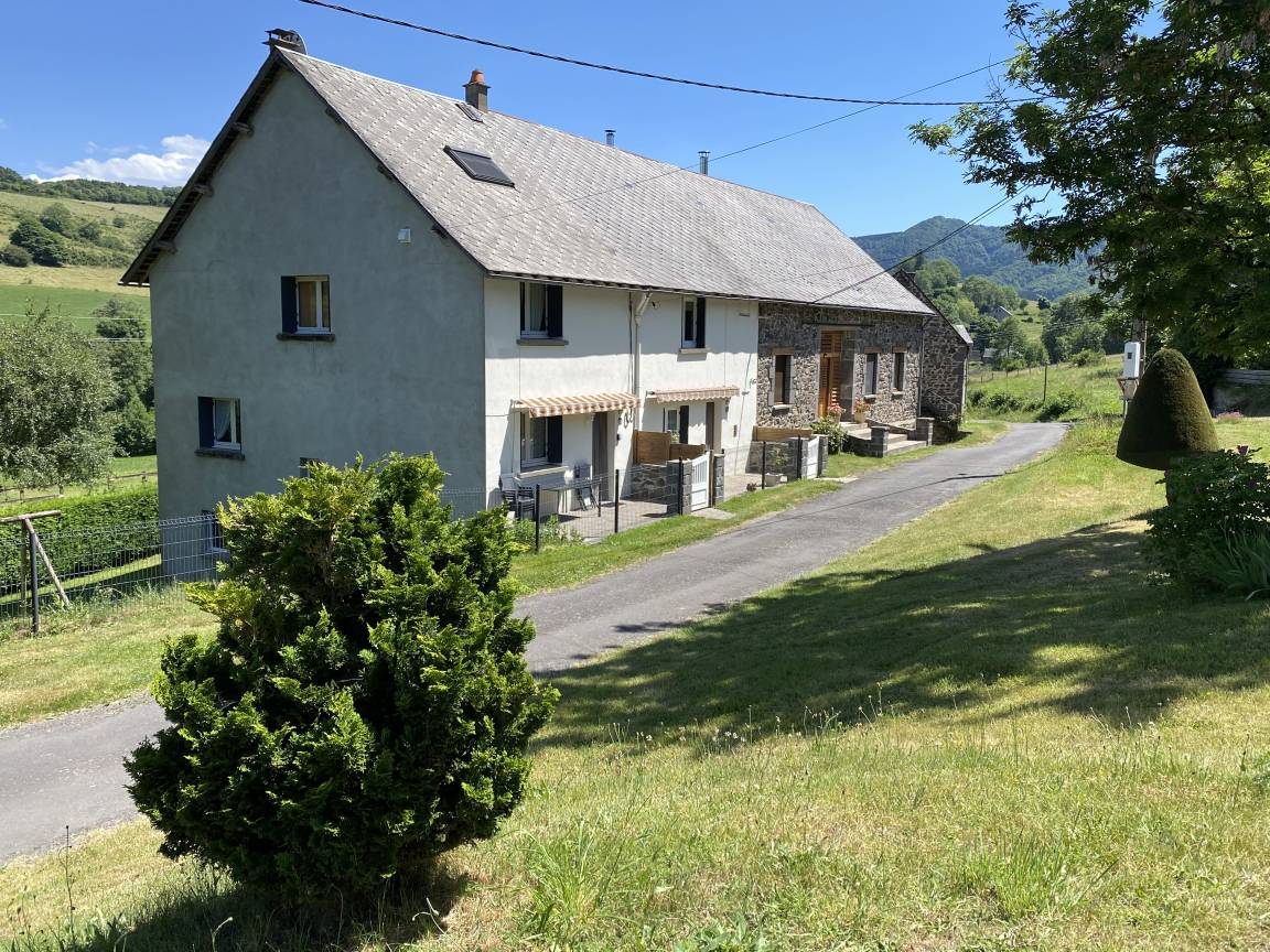 90 M² Gîte ∙ 3 Chambres ∙ 6 Personnes - Murol