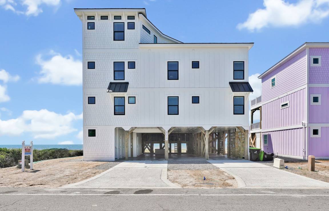 House ∙ 9 Bedrooms ∙ 25 Guests - Oak Island, NC