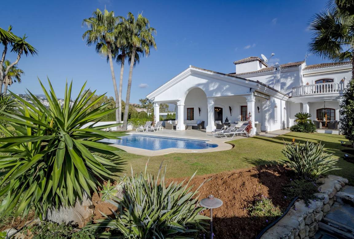 420 M² Villa ∙ 4 Bedrooms ∙ 8 Guests - Benahavís