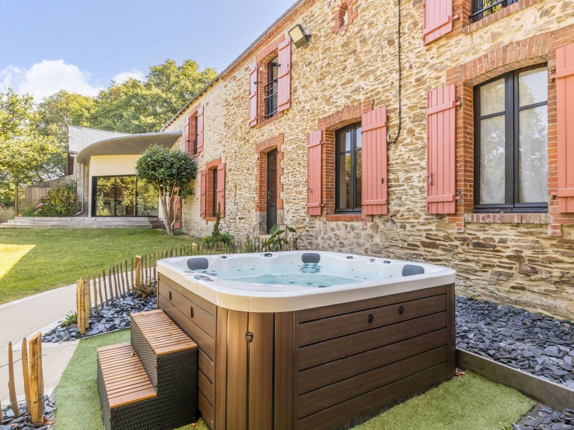 285 M² Cottage ∙ 7 Chambres ∙ 18 Personnes - Savenay