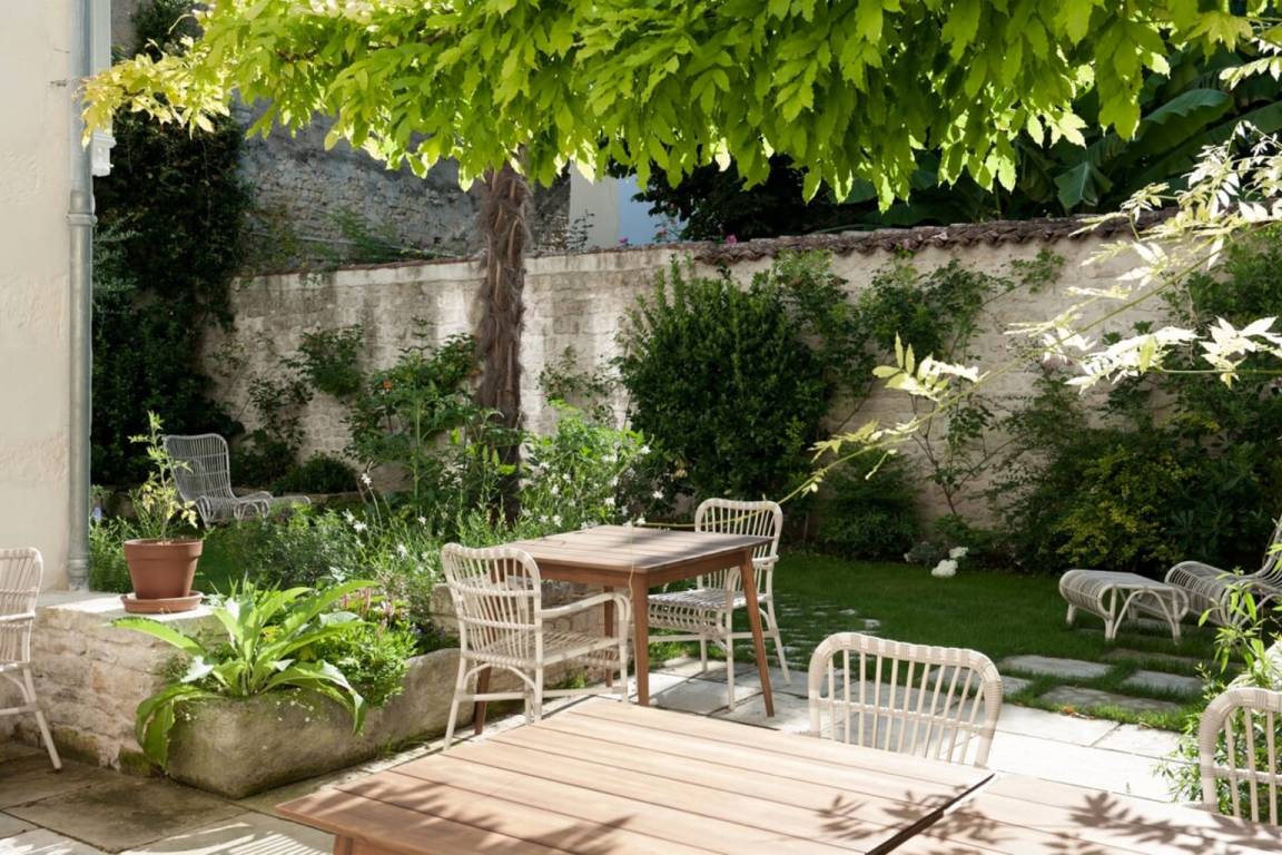 Bed And Breakfast ∙ 5 Bedrooms ∙ 15 Guests - Île de Ré