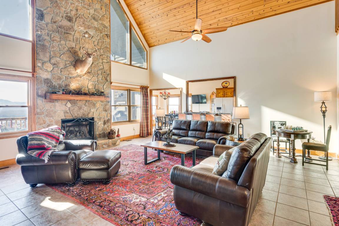 321 M² House ∙ 4 Bedrooms ∙ 12 Guests - Hiawassee, GA