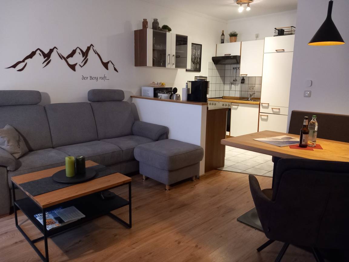 48 M² Ferienwohnung ∙ 1 Schlafzimmer ∙ 2 Gäste - Mittenwald