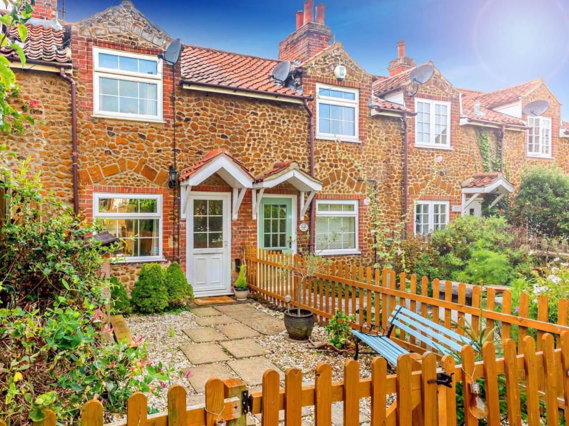 Cottage ∙ 2 Bedrooms ∙ 4 Guests - Snettisham