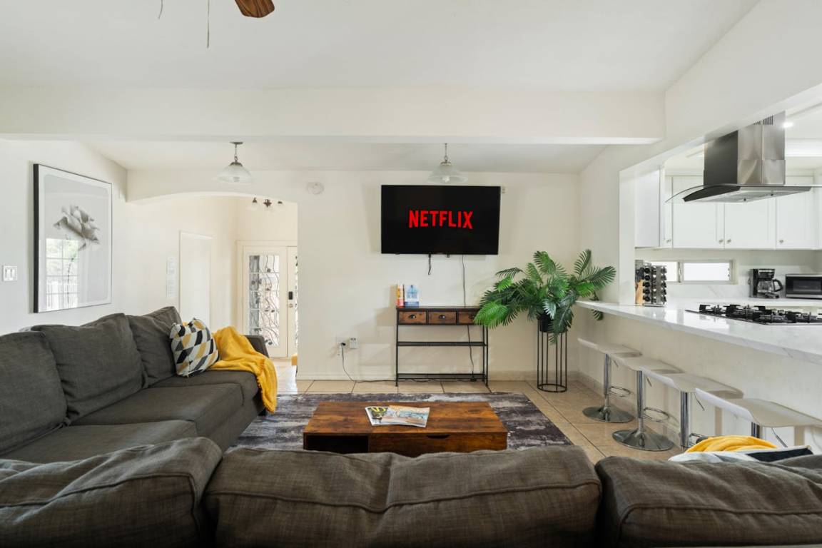 House ∙ 3 Bedrooms ∙ 6 Guests - Escondido, CA