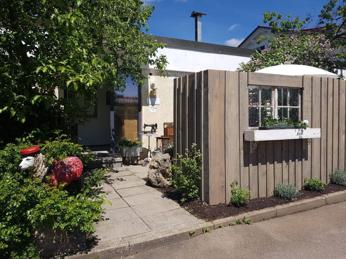 84 M² Ferienhaus ∙ 2 Schlafzimmer ∙ 4 Gäste - Münsingen