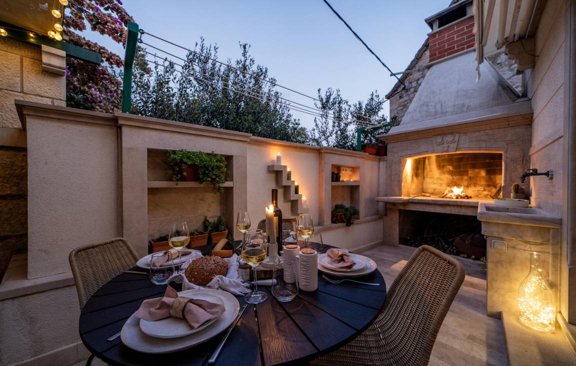 80 M² House ∙ 2 Bedrooms ∙ 5 Guests - Hvar
